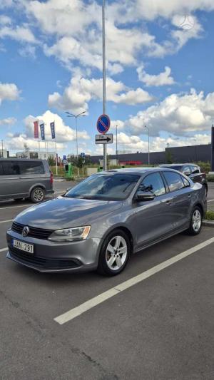 Pelēks Volkswagen Jetta 2012 Viļņa, ar dzinēja tilpumu 1.97 L un nobraukumu 278 tūkst. km par 3650 €, foto  vietnē AUTOMOTO.COM.LV