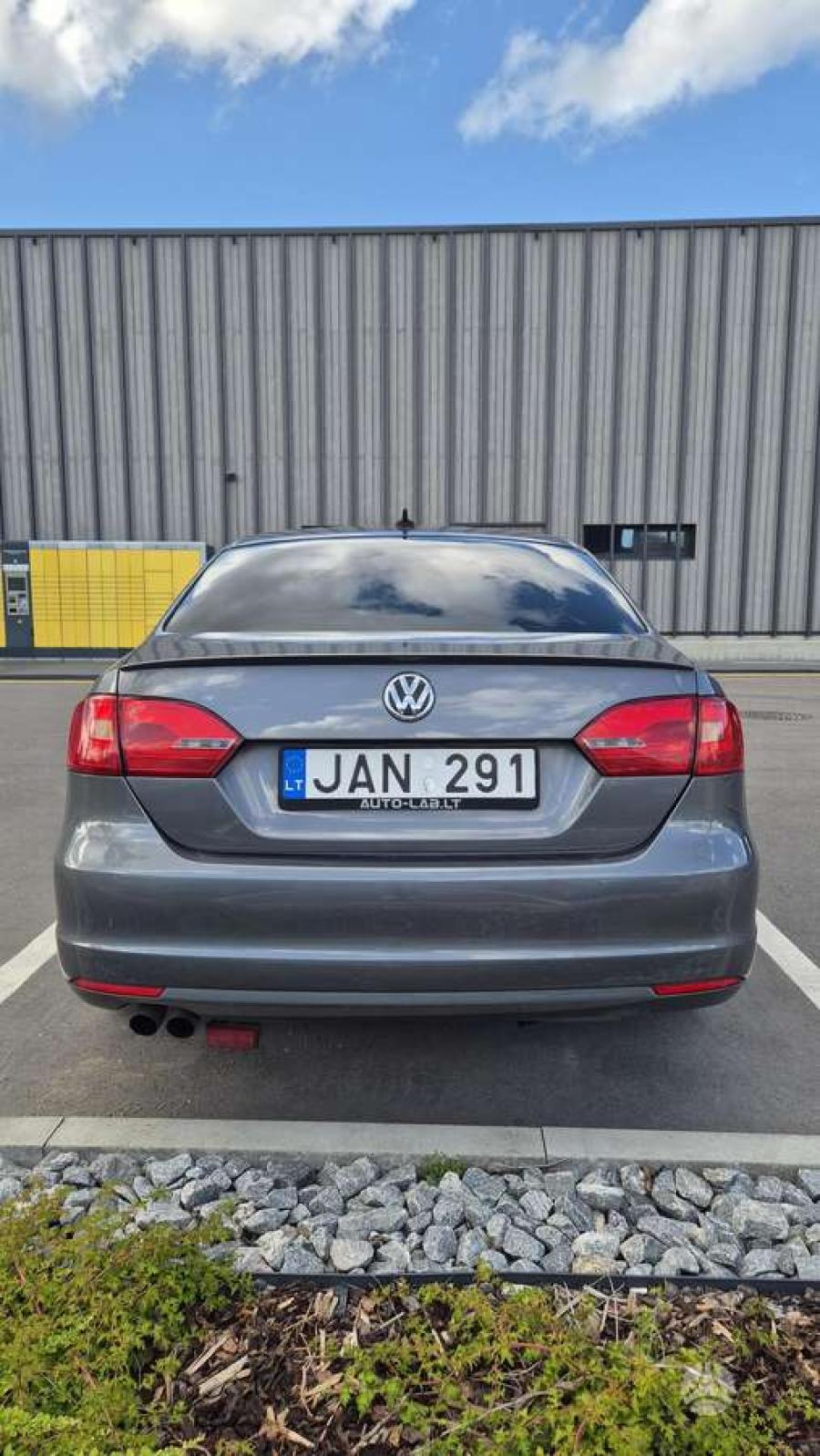 Pelēks Volkswagen Jetta 2012 Viļņa, ar dzinēja tilpumu 1.97 L un nobraukumu 278 tūkst. km par 3650 €, foto 4 vietnē AUTOMOTO.COM.LV