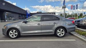 Pelēks Volkswagen Jetta 2012 Viļņa, ar dzinēja tilpumu 1.97 L un nobraukumu 278 tūkst. km par 3650 €, foto 5 vietnē AUTOMOTO.COM.LV