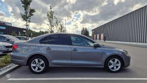 Pelēks Volkswagen Jetta 2012 Viļņa, ar dzinēja tilpumu 1.97 L un nobraukumu 278 tūkst. km par 3650 €, foto 6 vietnē AUTOMOTO.COM.LV