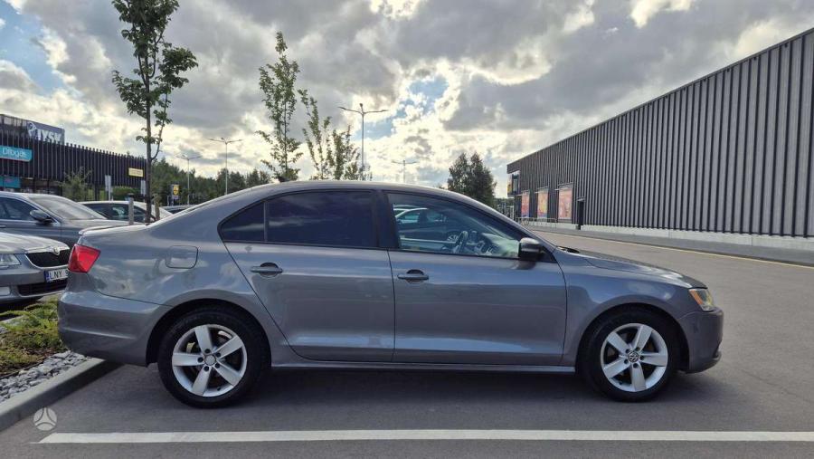 Pelēks Volkswagen Jetta 2012 Viļņa, ar dzinēja tilpumu 1.97 L un nobraukumu 278 tūkst. km par 3650 €, foto 6 vietnē AUTOMOTO.COM.LV
