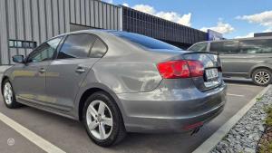Pelēks Volkswagen Jetta 2012 Viļņa, ar dzinēja tilpumu 1.97 L un nobraukumu 278 tūkst. km par 3650 €, foto 10 vietnē AUTOMOTO.COM.LV