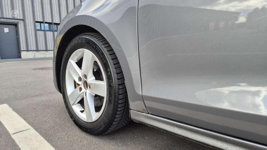 Pelēks Volkswagen Jetta 2012 Viļņa, ar dzinēja tilpumu 1.97 L un nobraukumu 278 tūkst. km par 3650 €, foto 14 vietnē AUTOMOTO.COM.LV