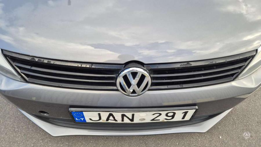 Pelēks Volkswagen Jetta 2012 Viļņa, ar dzinēja tilpumu 1.97 L un nobraukumu 278 tūkst. km par 3650 €, foto 15 vietnē AUTOMOTO.COM.LV