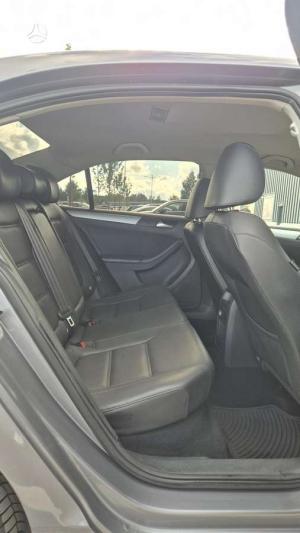 Pelēks Volkswagen Jetta 2012 Viļņa, ar dzinēja tilpumu 1.97 L un nobraukumu 278 tūkst. km par 3650 €, foto 23 vietnē AUTOMOTO.COM.LV