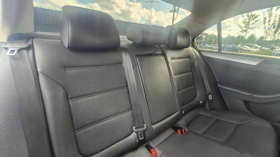 Pelēks Volkswagen Jetta 2012 Viļņa, ar dzinēja tilpumu 1.97 L un nobraukumu 278 tūkst. km par 3650 €, foto 25 vietnē AUTOMOTO.COM.LV