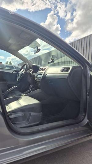 Pelēks Volkswagen Jetta 2012 Viļņa, ar dzinēja tilpumu 1.97 L un nobraukumu 278 tūkst. km par 3650 €, foto 30 vietnē AUTOMOTO.COM.LV