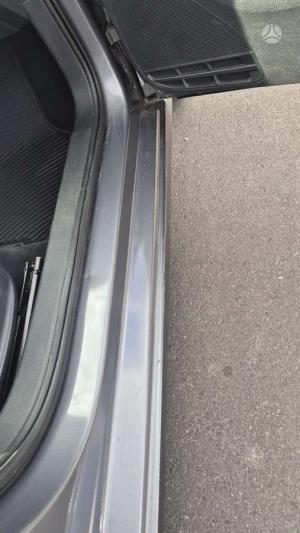 Pelēks Volkswagen Jetta 2012 Viļņa, ar dzinēja tilpumu 1.97 L un nobraukumu 278 tūkst. km par 3650 €, foto 31 vietnē AUTOMOTO.COM.LV