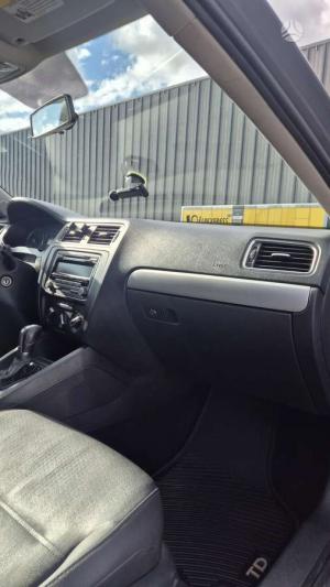 Pelēks Volkswagen Jetta 2012 Viļņa, ar dzinēja tilpumu 1.97 L un nobraukumu 278 tūkst. km par 3650 €, foto 34 vietnē AUTOMOTO.COM.LV