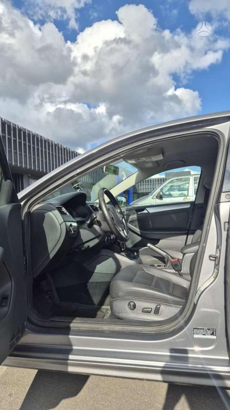 Pelēks Volkswagen Jetta 2012 Viļņa, ar dzinēja tilpumu 1.97 L un nobraukumu 278 tūkst. km par 3650 €, foto 35 vietnē AUTOMOTO.COM.LV