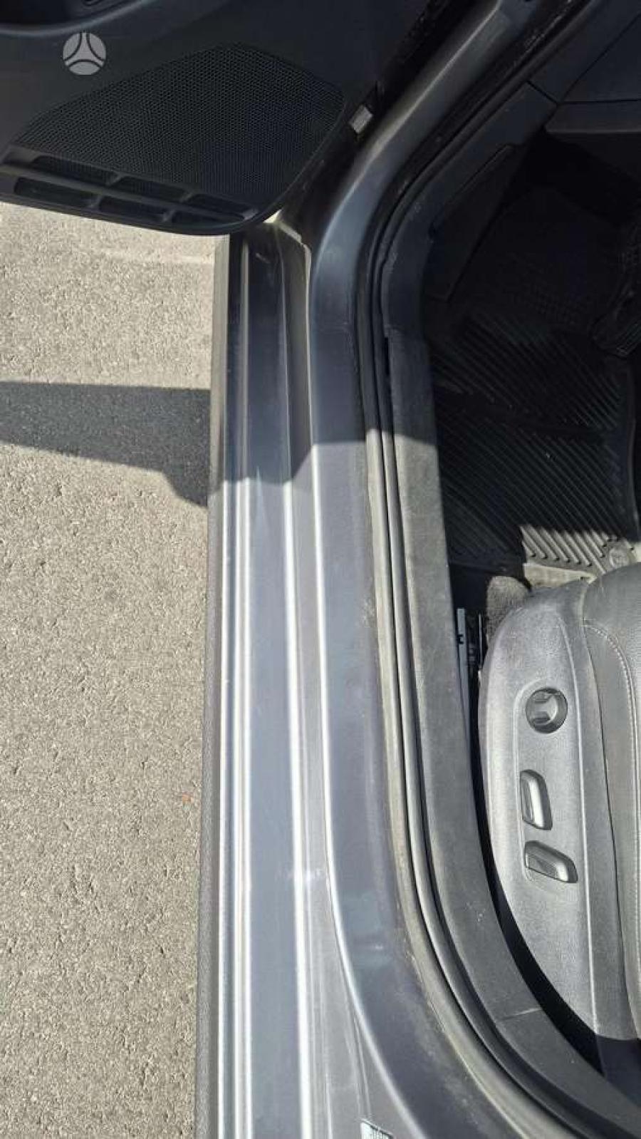 Pelēks Volkswagen Jetta 2012 Viļņa, ar dzinēja tilpumu 1.97 L un nobraukumu 278 tūkst. km par 3650 €, foto 37 vietnē AUTOMOTO.COM.LV