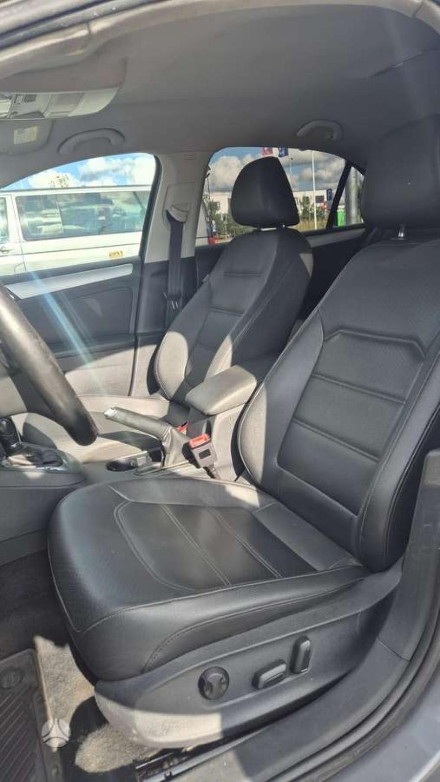 Pelēks Volkswagen Jetta 2012 Viļņa, ar dzinēja tilpumu 1.97 L un nobraukumu 278 tūkst. km par 3650 €, foto 38 vietnē AUTOMOTO.COM.LV