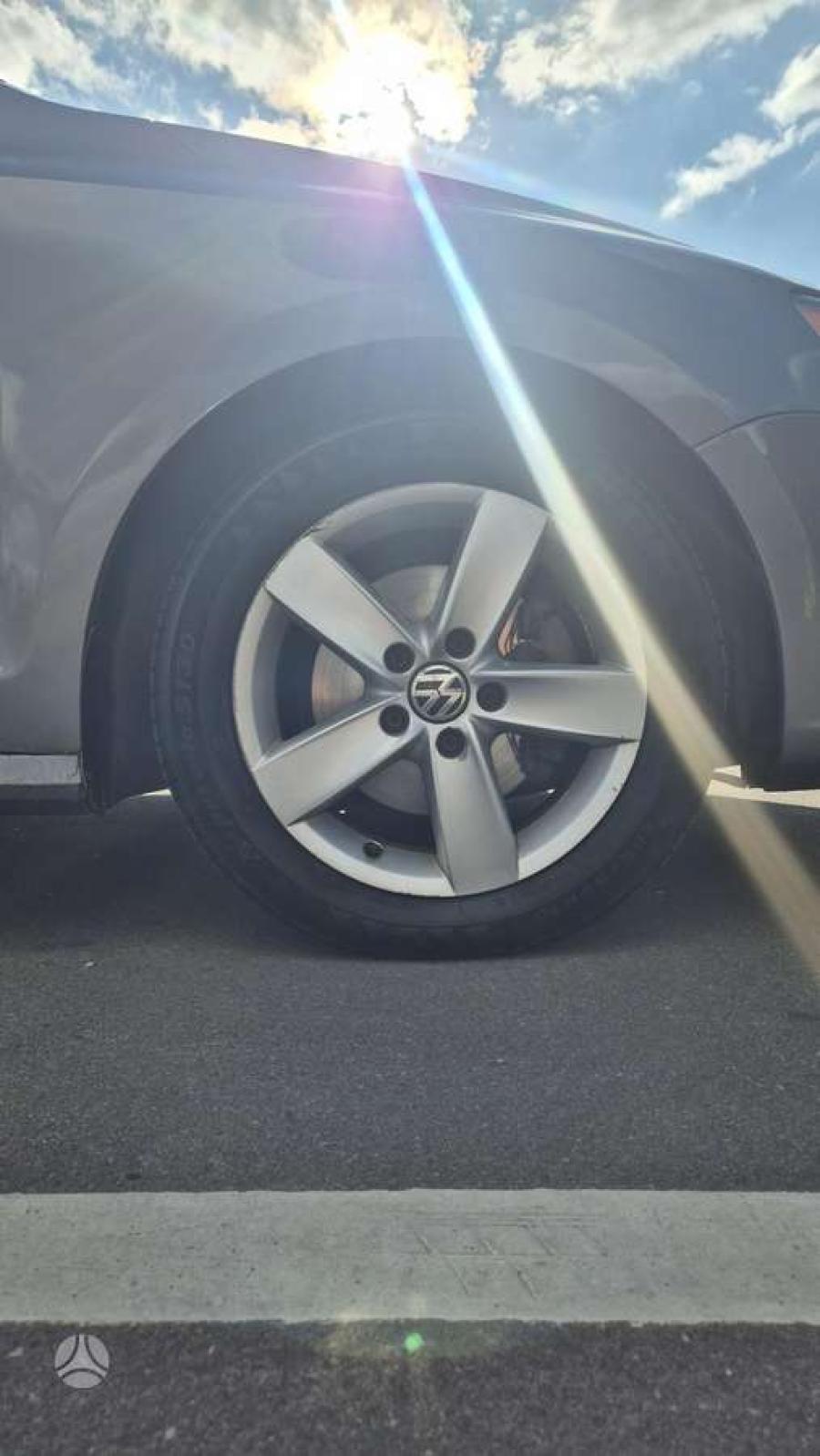 Pelēks Volkswagen Jetta 2012 Viļņa, ar dzinēja tilpumu 1.97 L un nobraukumu 278 tūkst. km par 3650 €, foto 48 vietnē AUTOMOTO.COM.LV