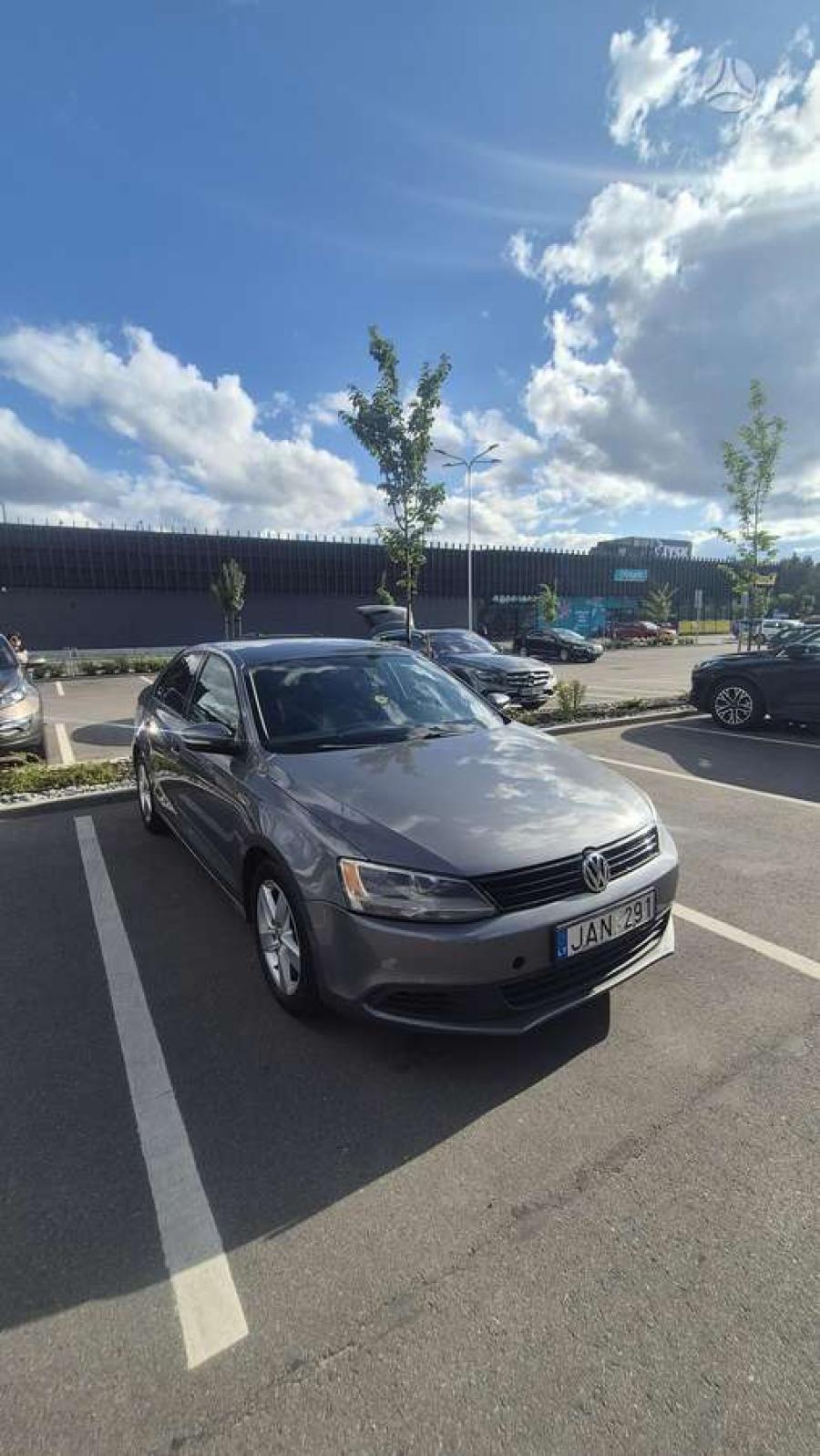 Pelēks Volkswagen Jetta 2012 Viļņa, ar dzinēja tilpumu 1.97 L un nobraukumu 278 tūkst. km par 3650 €, foto 50 vietnē AUTOMOTO.COM.LV
