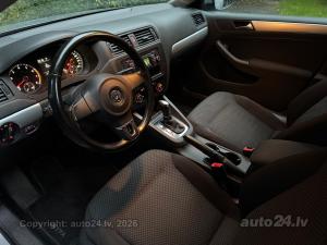 Pelēks Volkswagen Jetta 2012 Tallina, ar dzinēja tilpumu 1.40 L un nobraukumu 177 tūkst. km par 4100 €, foto 9 vietnē AUTOMOTO.COM.LV