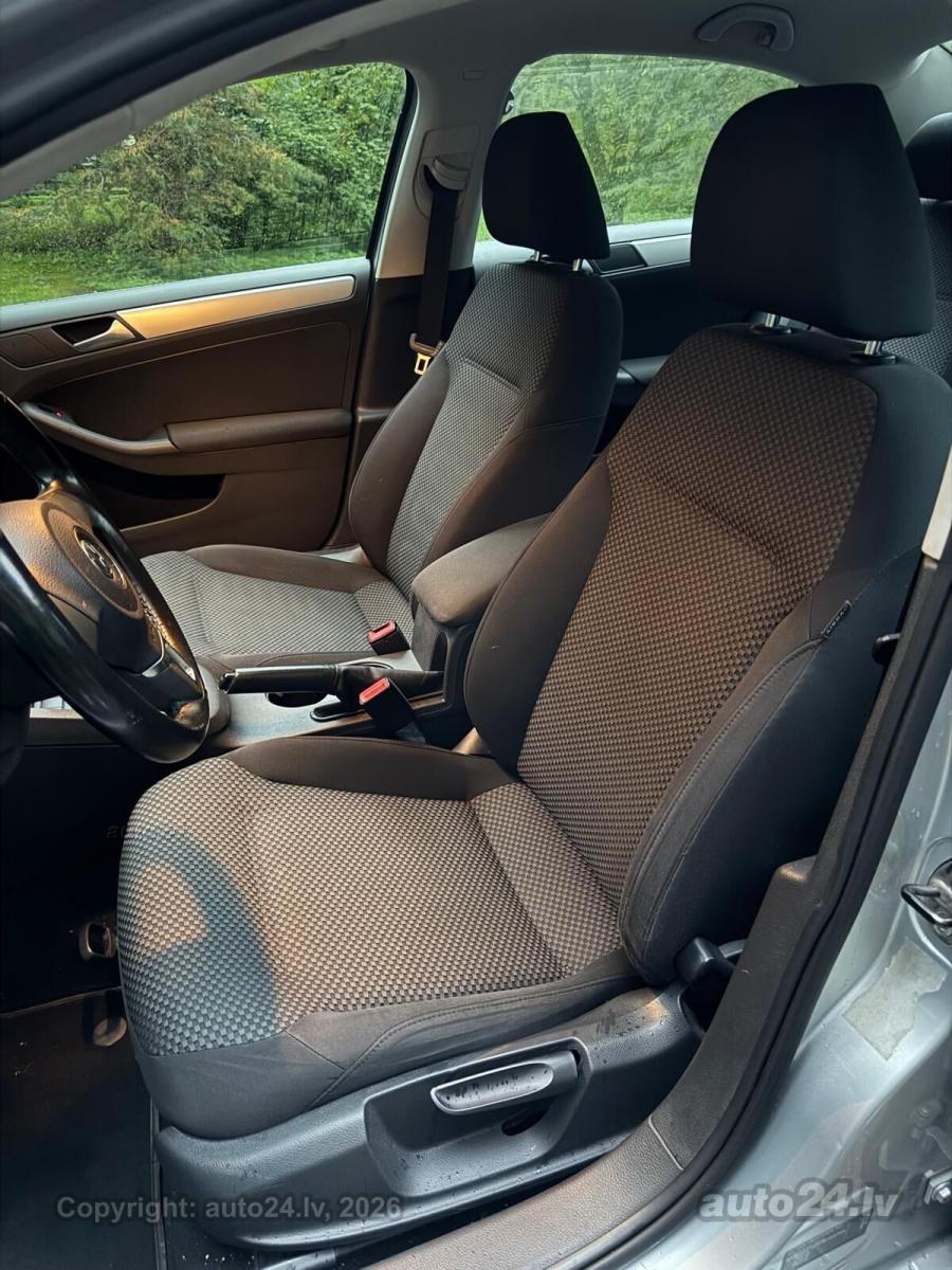 Pelēks Volkswagen Jetta 2012 Tallina, ar dzinēja tilpumu 1.40 L un nobraukumu 177 tūkst. km par 4100 €, foto 13 vietnē AUTOMOTO.COM.LV