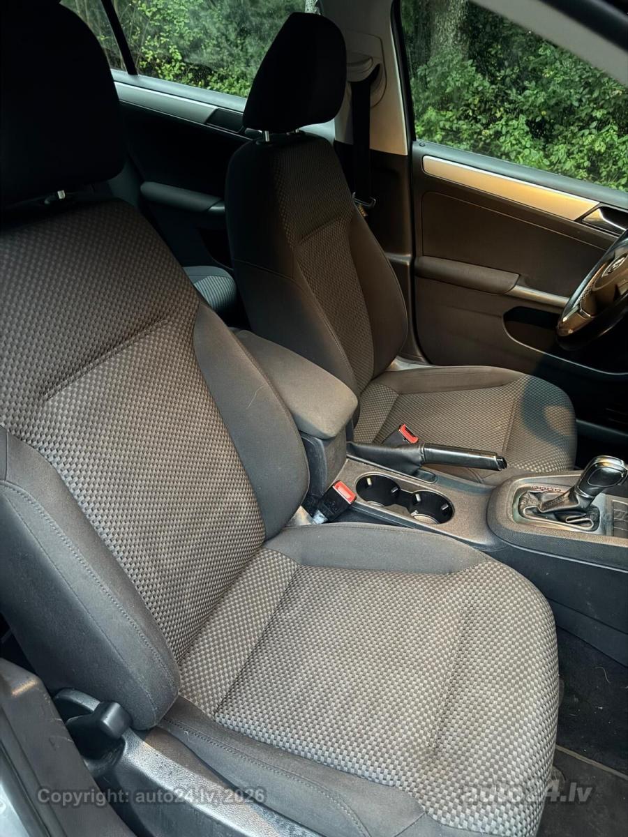 Pelēks Volkswagen Jetta 2012 Tallina, ar dzinēja tilpumu 1.40 L un nobraukumu 177 tūkst. km par 4100 €, foto 14 vietnē AUTOMOTO.COM.LV