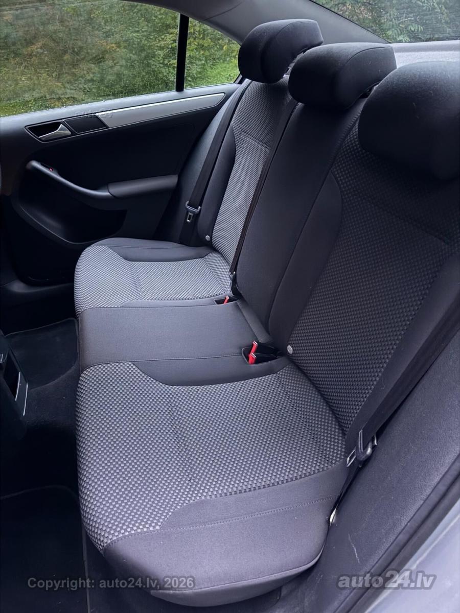 Pelēks Volkswagen Jetta 2012 Tallina, ar dzinēja tilpumu 1.40 L un nobraukumu 177 tūkst. km par 4100 €, foto 15 vietnē AUTOMOTO.COM.LV