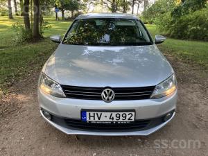 Grey Volkswagen Jetta 2012 in Jelgava, with an engine capacity of 1.40 L and mileage of 197 thousand km for 2990 €, photo 3 on AUTOMOTO.COM.LV