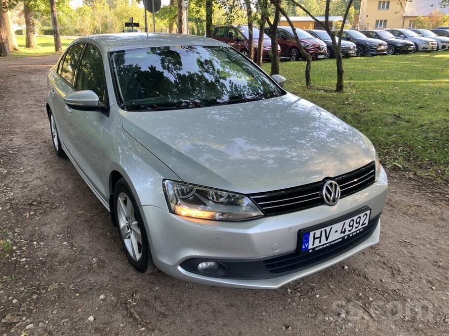 Grey Volkswagen Jetta 2012 in Jelgava, with an engine capacity of 1.40 L and mileage of 197 thousand km for 2990 €, photo 5 on AUTOMOTO.COM.LV