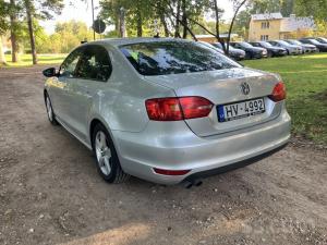 Grey Volkswagen Jetta 2012 in Jelgava, with an engine capacity of 1.40 L and mileage of 197 thousand km for 2990 €, photo 8 on AUTOMOTO.COM.LV