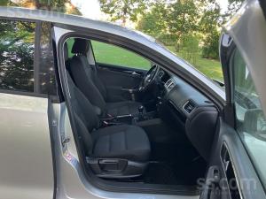 Grey Volkswagen Jetta 2012 in Jelgava, with an engine capacity of 1.40 L and mileage of 197 thousand km for 2990 €, photo 10 on AUTOMOTO.COM.LV