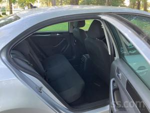 Grey Volkswagen Jetta 2012 in Jelgava, with an engine capacity of 1.40 L and mileage of 197 thousand km for 2990 €, photo 12 on AUTOMOTO.COM.LV