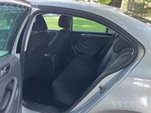 Grey Volkswagen Jetta 2012 in Jelgava, with an engine capacity of 1.40 L and mileage of 197 thousand km for 2990 €, photo 13 on AUTOMOTO.COM.LV