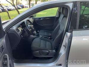 Grey Volkswagen Jetta 2012 in Jelgava, with an engine capacity of 1.40 L and mileage of 197 thousand km for 2990 €, photo 14 on AUTOMOTO.COM.LV