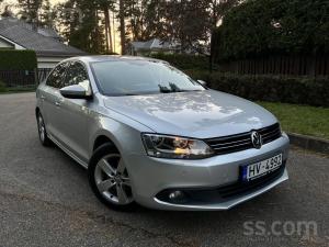 Pelēks Volkswagen Jetta 2012 Rīga, ar dzinēja tilpumu 1.40 L un nobraukumu 190 tūkst. km par 3900 €, foto  vietnē AUTOMOTO.COM.LV