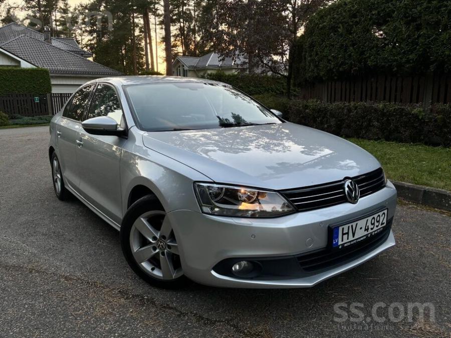 Pelēks Volkswagen Jetta 2012 Rīga, ar dzinēja tilpumu 1.40 L un nobraukumu 190 tūkst. km par 3900 €, foto 1 vietnē AUTOMOTO.COM.LV