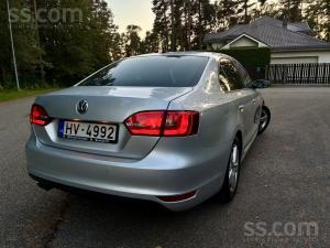 Pelēks Volkswagen Jetta 2012 Rīga, ar dzinēja tilpumu 1.40 L un nobraukumu 190 tūkst. km par 3900 €, foto 4 vietnē AUTOMOTO.COM.LV