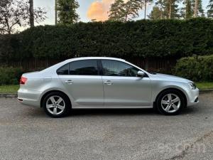 Pelēks Volkswagen Jetta 2012 Rīga, ar dzinēja tilpumu 1.40 L un nobraukumu 190 tūkst. km par 3900 €, foto 8 vietnē AUTOMOTO.COM.LV