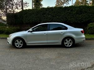 Pelēks Volkswagen Jetta 2012 Rīga, ar dzinēja tilpumu 1.40 L un nobraukumu 190 tūkst. km par 3900 €, foto 9 vietnē AUTOMOTO.COM.LV