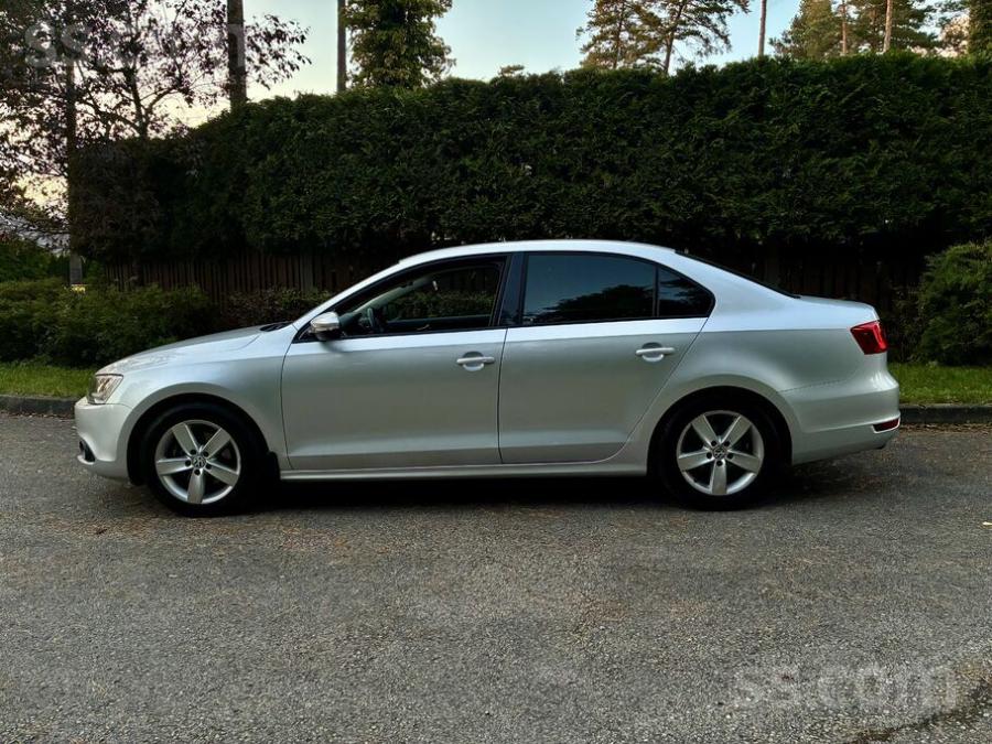 Pelēks Volkswagen Jetta 2012 Rīga, ar dzinēja tilpumu 1.40 L un nobraukumu 190 tūkst. km par 3900 €, foto 9 vietnē AUTOMOTO.COM.LV