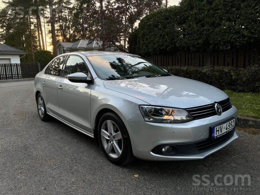 Pelēks Volkswagen Jetta 2012 Rīga, ar dzinēja tilpumu 1.40 L un nobraukumu 190 tūkst. km par 3900 €, foto 10 vietnē AUTOMOTO.COM.LV