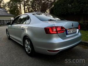 Pelēks Volkswagen Jetta 2012 Rīga, ar dzinēja tilpumu 1.40 L un nobraukumu 190 tūkst. km par 3900 €, foto 11 vietnē AUTOMOTO.COM.LV