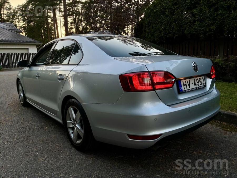 Pelēks Volkswagen Jetta 2012 Rīga, ar dzinēja tilpumu 1.40 L un nobraukumu 190 tūkst. km par 3900 €, foto 11 vietnē AUTOMOTO.COM.LV