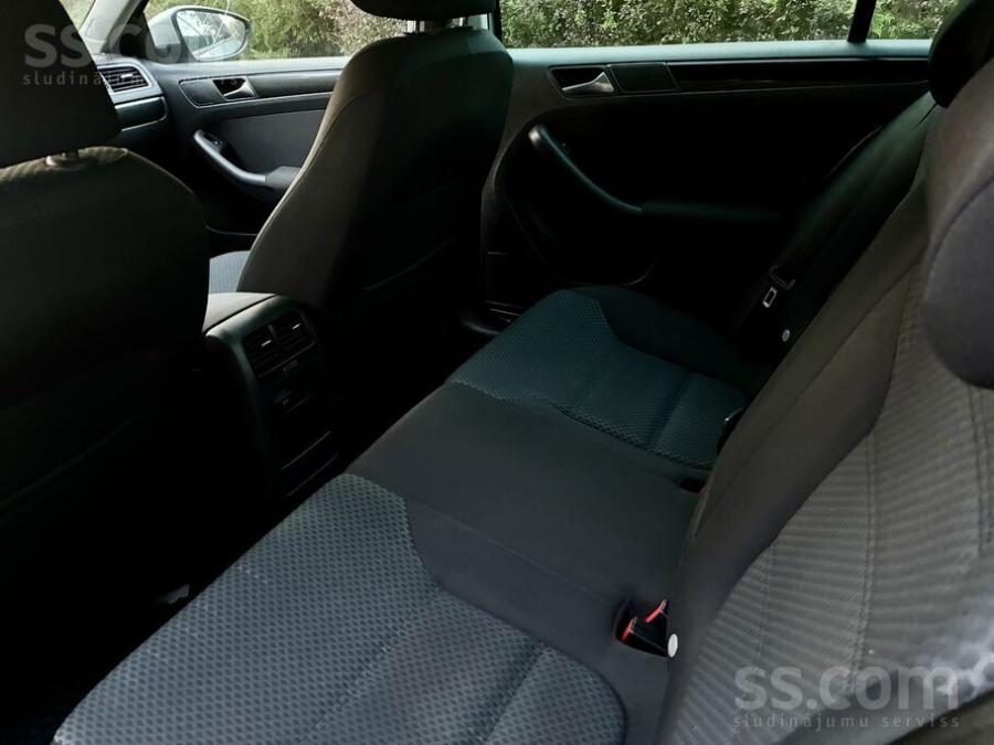 Pelēks Volkswagen Jetta 2012 Rīga, ar dzinēja tilpumu 1.40 L un nobraukumu 190 tūkst. km par 3900 €, foto 15 vietnē AUTOMOTO.COM.LV