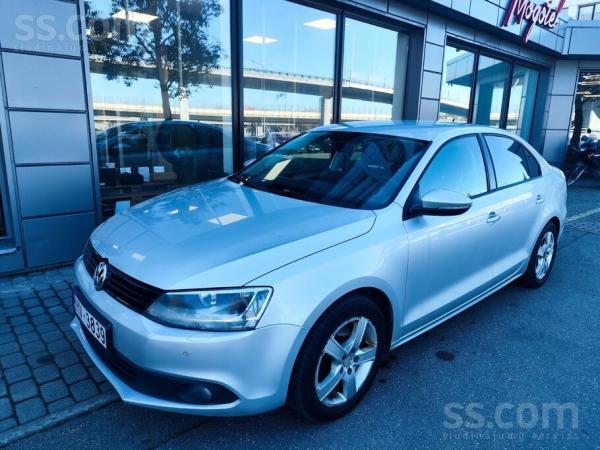 Grey Volkswagen Jetta 2012 in Riga, with an engine capacity of 1.20 L and mileage of 280 thousand km for 2900 €, photo 1 on AUTOMOTO.COM.LV