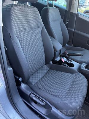 Grey Volkswagen Jetta 2012 in Riga, with an engine capacity of 1.20 L and mileage of 280 thousand km for 2900 €, photo 7 on AUTOMOTO.COM.LV