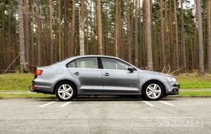 Pelēks Volkswagen Jetta 2013 Rīga, ar dzinēja tilpumu 1.40 L un nobraukumu 175 tūkst. km par 5590 €, foto 9 vietnē AUTOMOTO.COM.LV