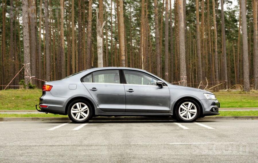 Pelēks Volkswagen Jetta 2013 Rīga, ar dzinēja tilpumu 1.40 L un nobraukumu 175 tūkst. km par 5590 €, foto 9 vietnē AUTOMOTO.COM.LV