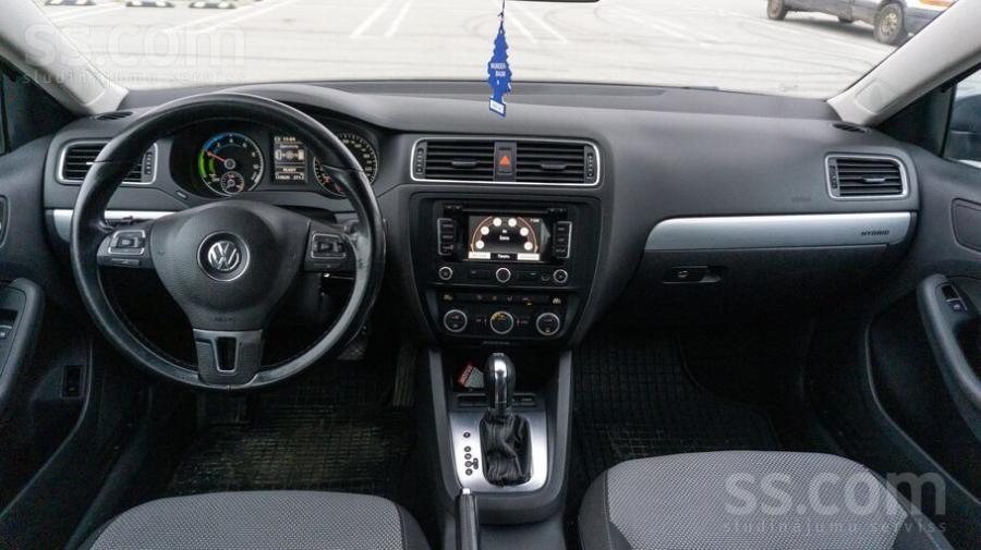 Pelēks Volkswagen Jetta 2013 Rīga, ar dzinēja tilpumu 1.40 L un nobraukumu 175 tūkst. km par 5590 €, foto 12 vietnē AUTOMOTO.COM.LV