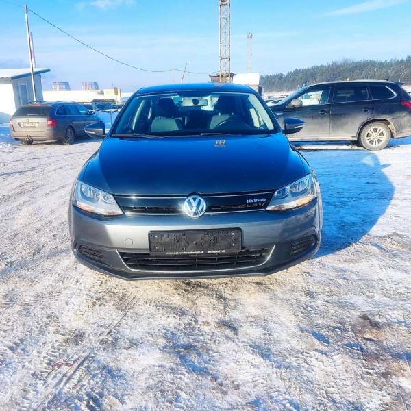 Grey Volkswagen Jetta 2013 in Vilnius, with an engine capacity of 1.40 L and mileage of 235 thousand km for 5400 €, photo 2 on AUTOMOTO.COM.LV