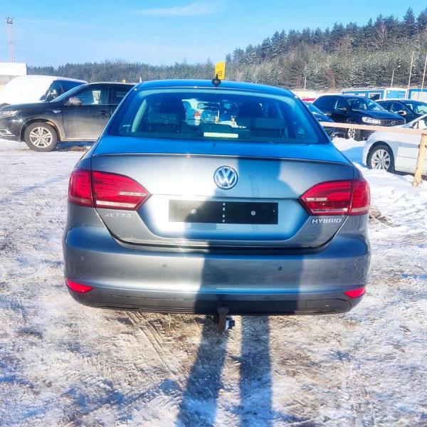 Grey Volkswagen Jetta 2013 in Vilnius, with an engine capacity of 1.40 L and mileage of 235 thousand km for 5400 €, photo 7 on AUTOMOTO.COM.LV