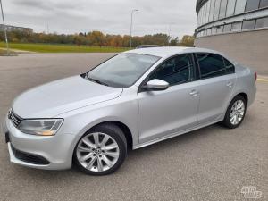 Grey Volkswagen Jetta 2013 in Vilnius, with an engine capacity of 1.60 L and mileage of 248 thousand km for 4250 €, photo  on AUTOMOTO.COM.LV