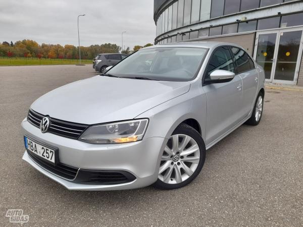 Pelēks Volkswagen Jetta 2013 Viļņa, ar dzinēja tilpumu 1.60 L un nobraukumu 248 tūkst. km par 4250 €, foto 2 vietnē AUTOMOTO.COM.LV
