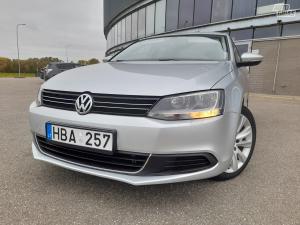 Pelēks Volkswagen Jetta 2013 Viļņa, ar dzinēja tilpumu 1.60 L un nobraukumu 248 tūkst. km par 4250 €, foto 4 vietnē AUTOMOTO.COM.LV