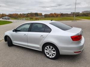 Pelēks Volkswagen Jetta 2013 Viļņa, ar dzinēja tilpumu 1.60 L un nobraukumu 248 tūkst. km par 4250 €, foto 6 vietnē AUTOMOTO.COM.LV
